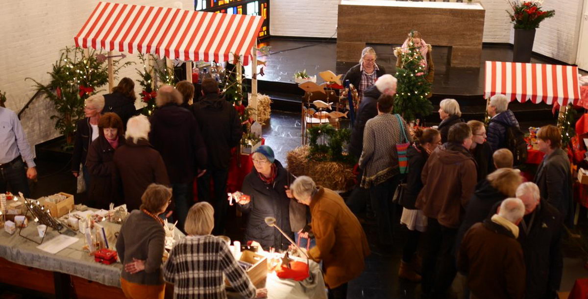 Ahrensburg: Martinsmarkt in der St. Johanneskirche